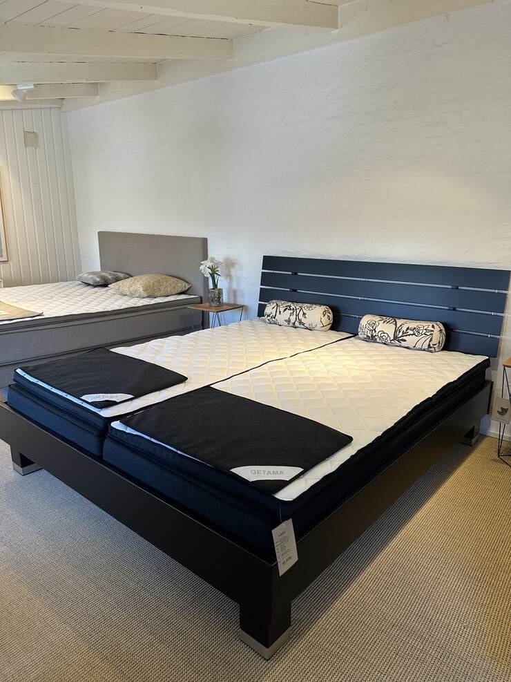 Getama seng sort med gavl og madrassæt | Udstillingsmodel ...